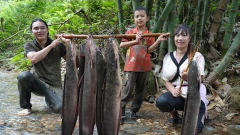Primitive Fishing Skills – Harvesting Wild Catfish for Survival, farm ...